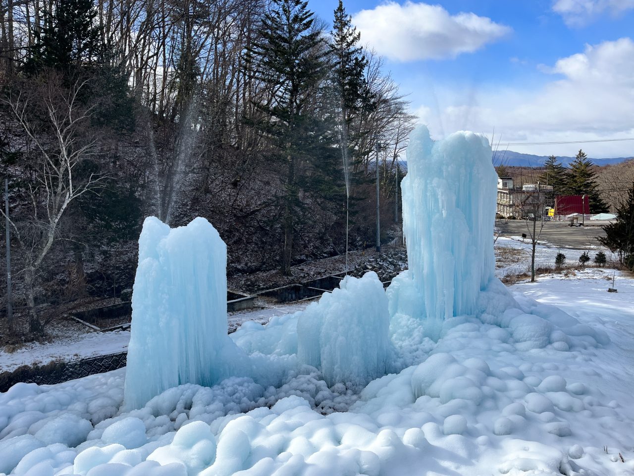 Giant blue ice pillars (2024.1.26) | CHINO TRAVEL
